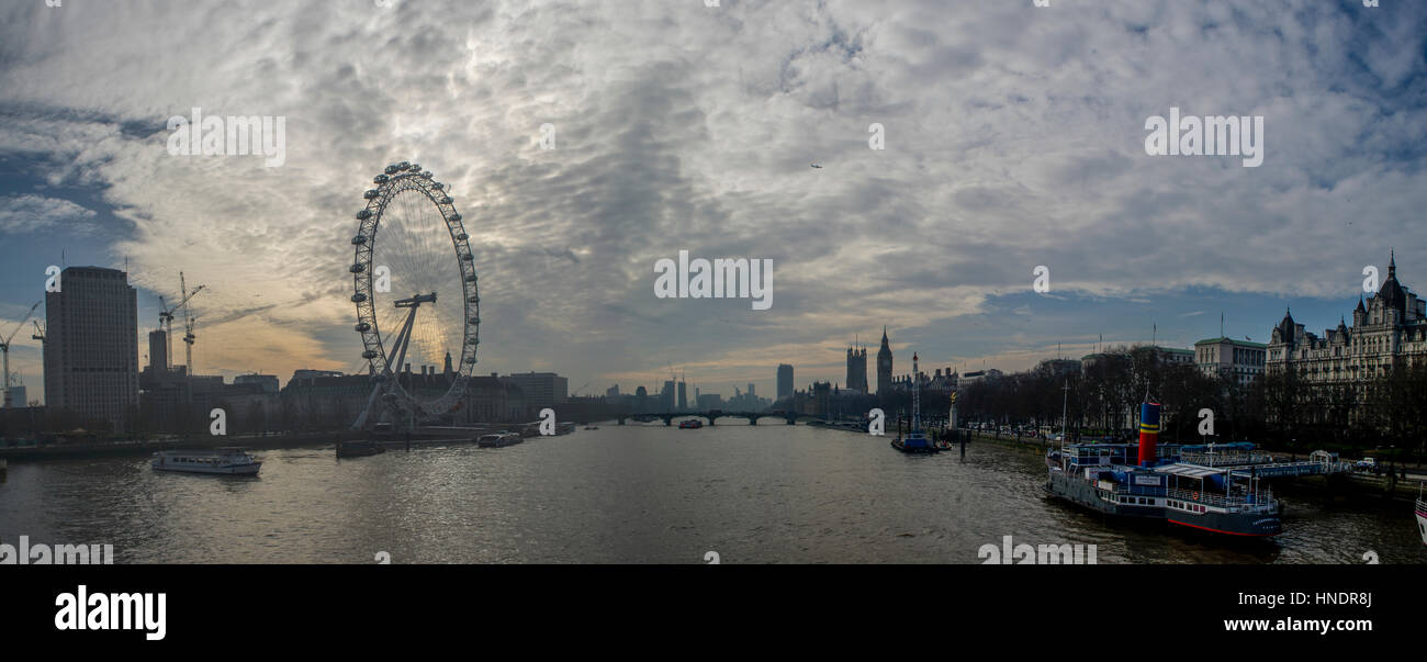 London eye thames river ships hi-res stock photography and images - Alamy