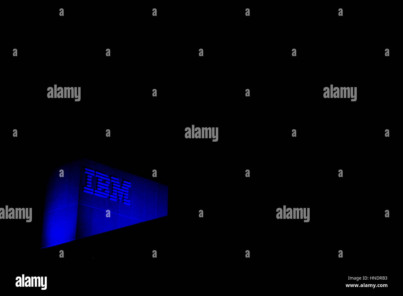 Ibm logo hi-res stock photography and images - Alamy