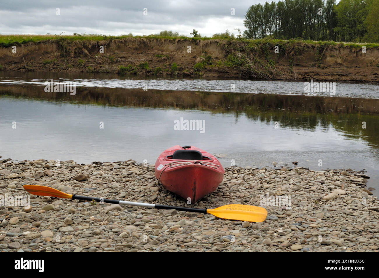 Beached canoe hi-res stock photography and images - Alamy