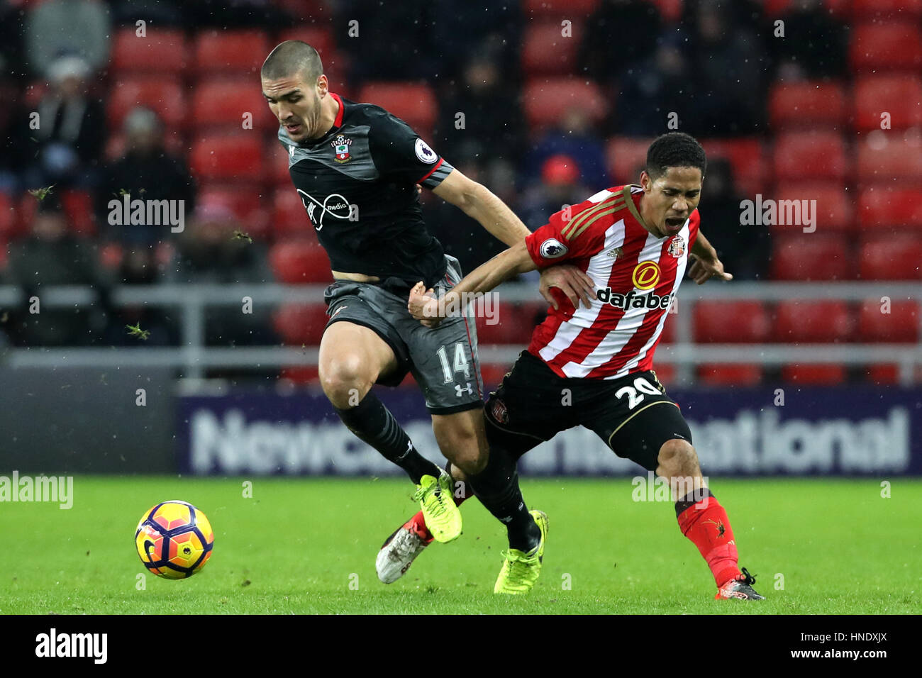 Southampton's Oriol Romeu (left) and Sunderland's Steven Pienaar battle ...