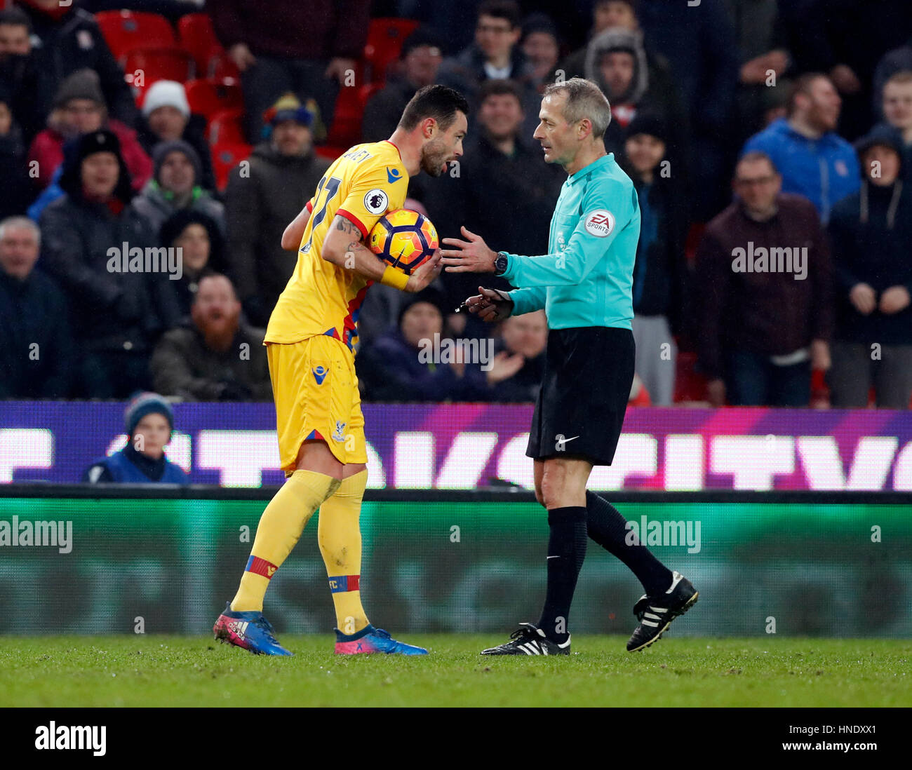 Crystal Palace's Damien Delaney argues with referee Martin Atkinson ...