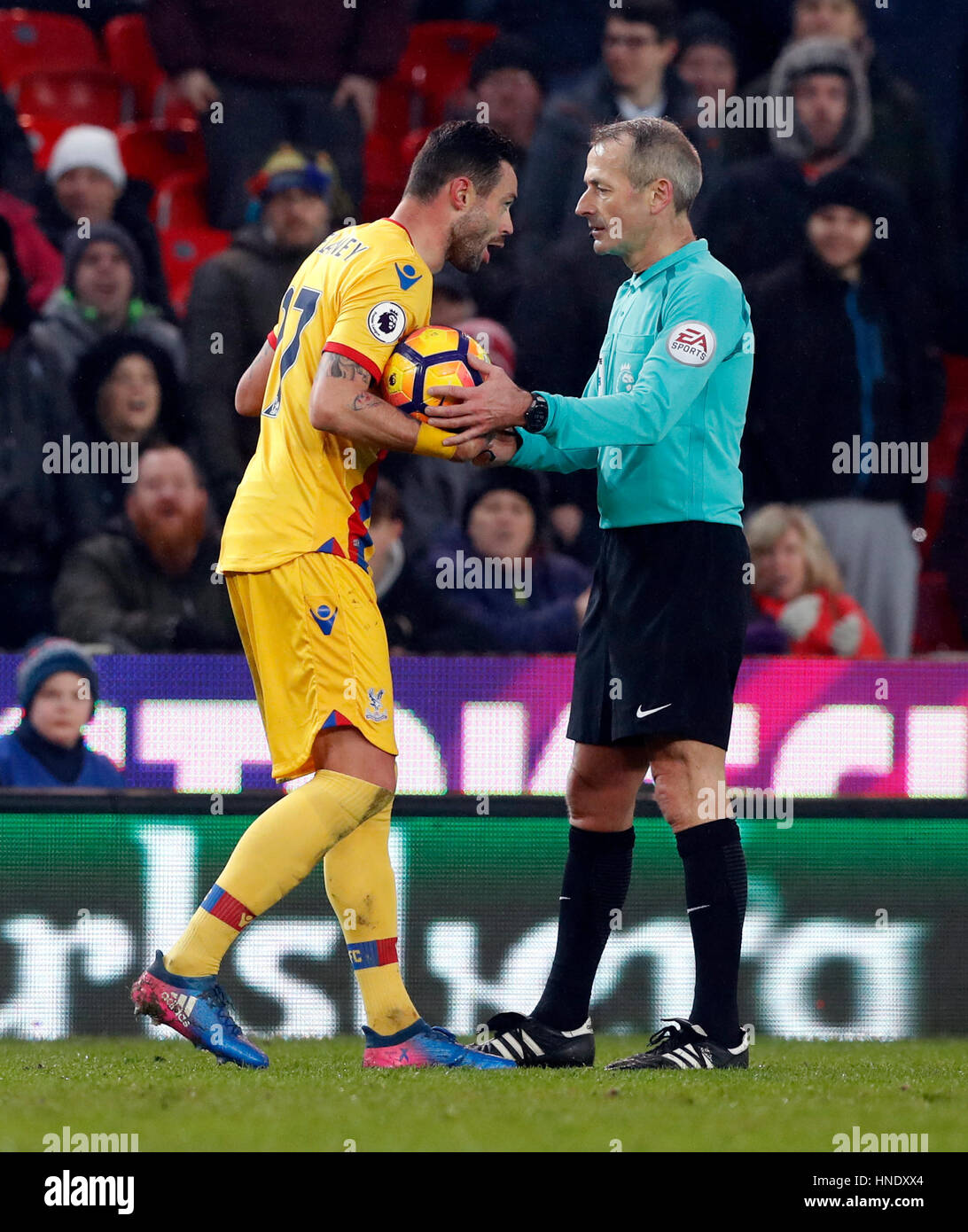 Crystal Palace's Damien Delaney argues with referee Martin Atkinson ...