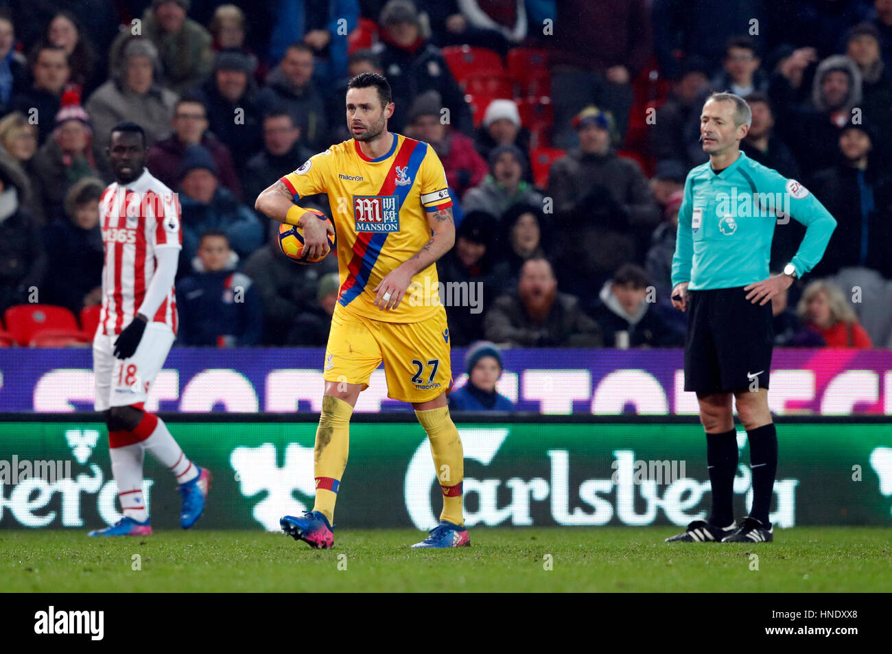Crystal Palace's Damien Delaney argues with referee Martin Atkinson ...