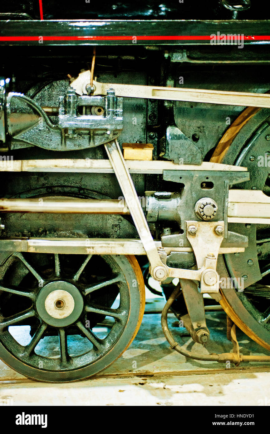 Staem Locomotive wheel detail Stock Photo - Alamy