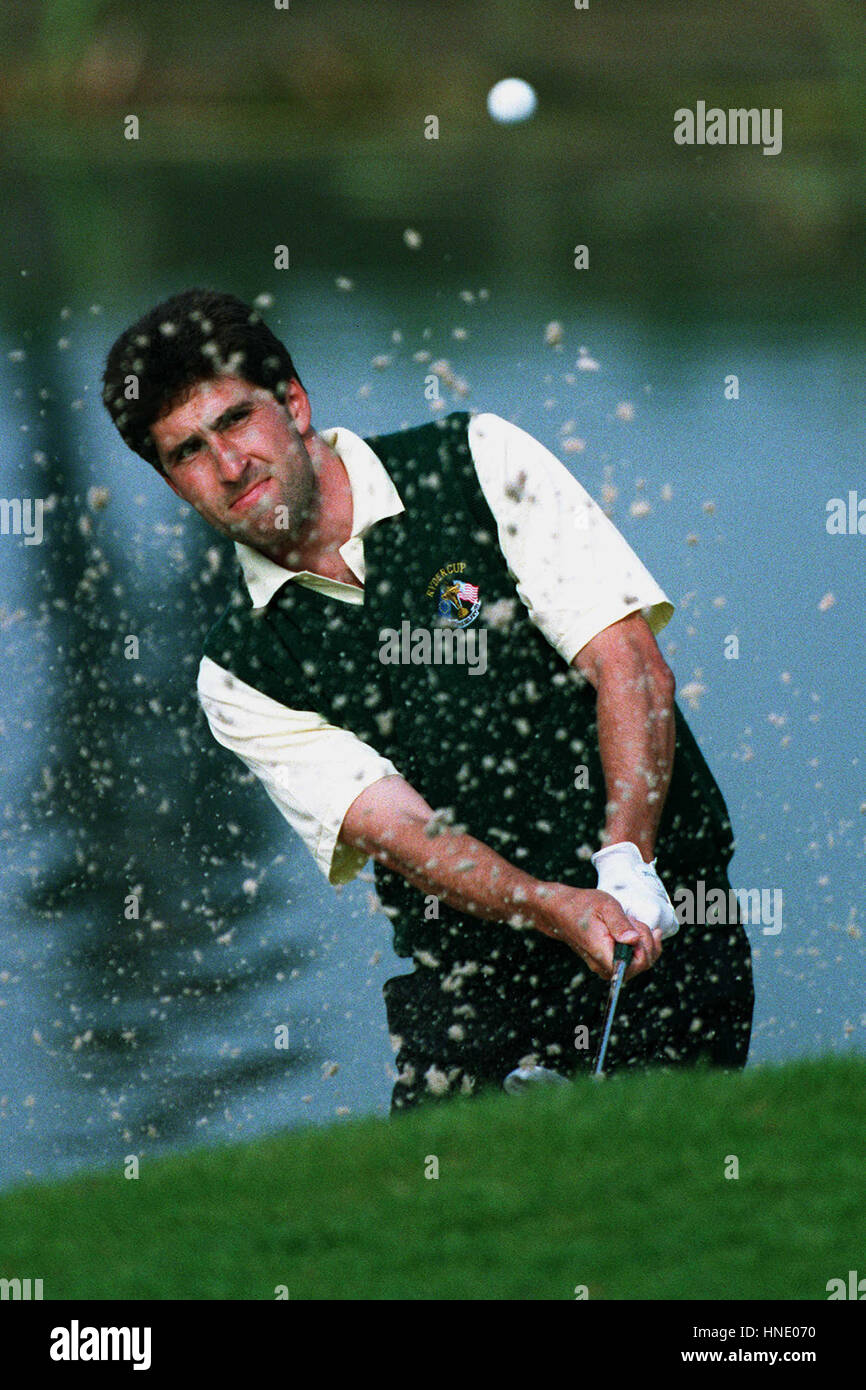 Jose maria olazabal ryder cup 1993 hi-res stock photography and images ...