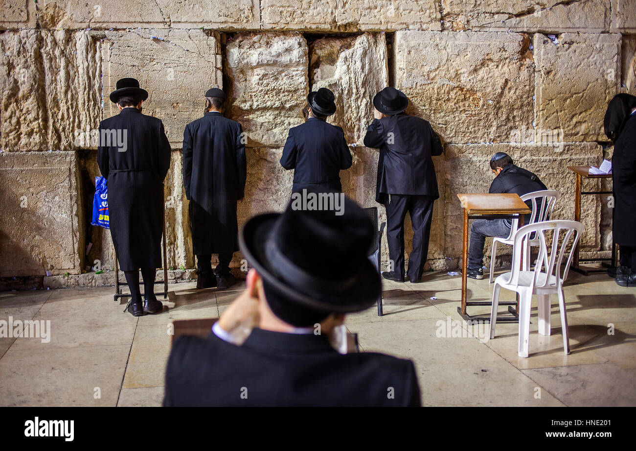 Wailing Wall, men's prayer area, men praying at the Western Wall ...