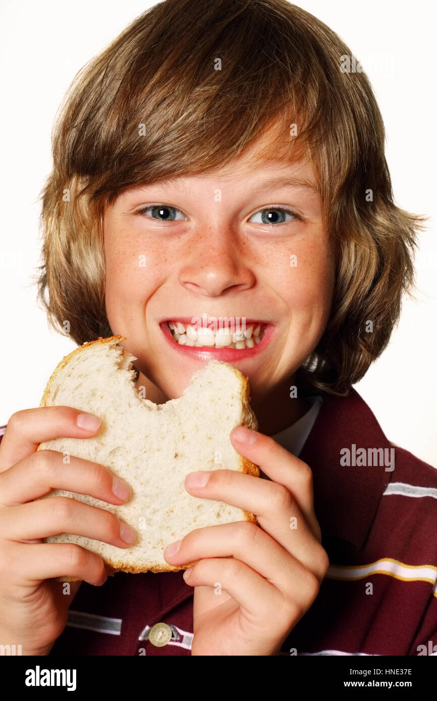 teenage boy eating a sandwich Stock Photo - Alamy