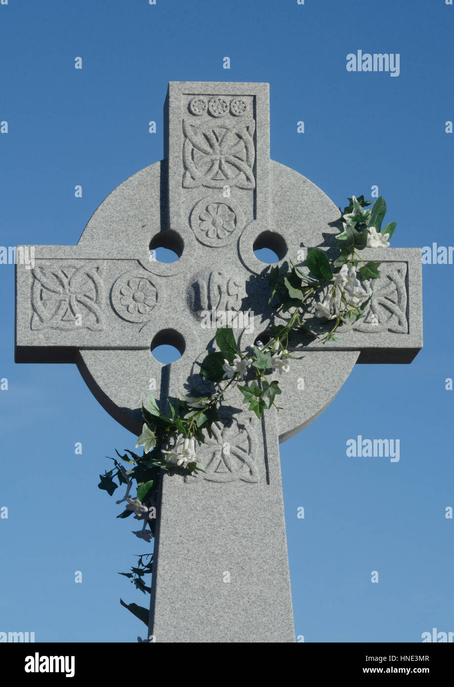 Easter flowers and cross hi-res stock photography and images - Alamy