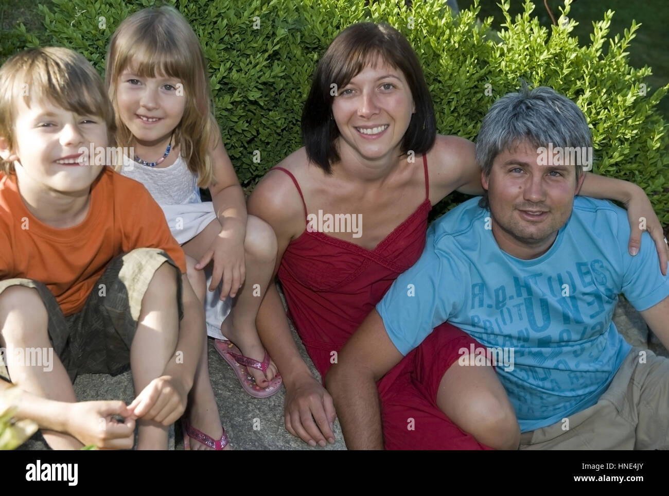 Model release, Familienfoto, Eltern und Kinder - family portrait Stock ...