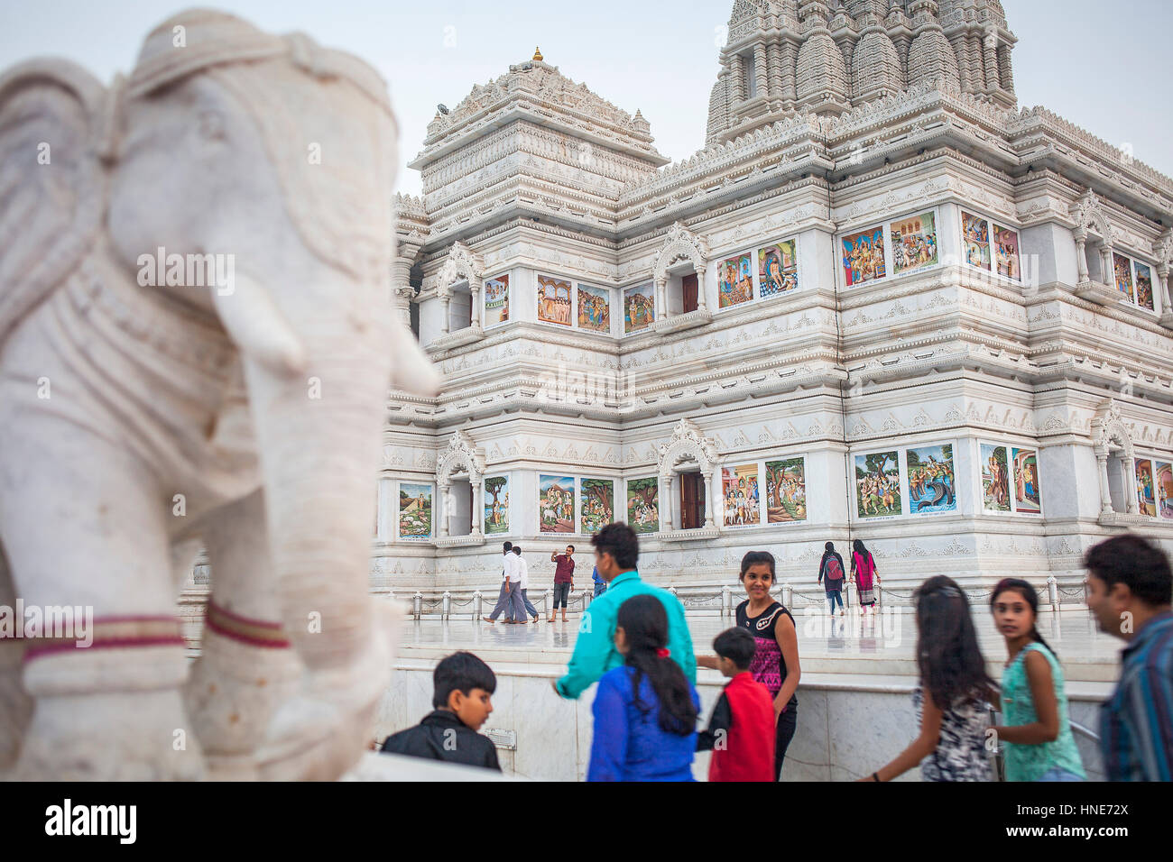 Prem Mandir ( love temple) Temple of Divine Love, Vrindavan, Mathura ...