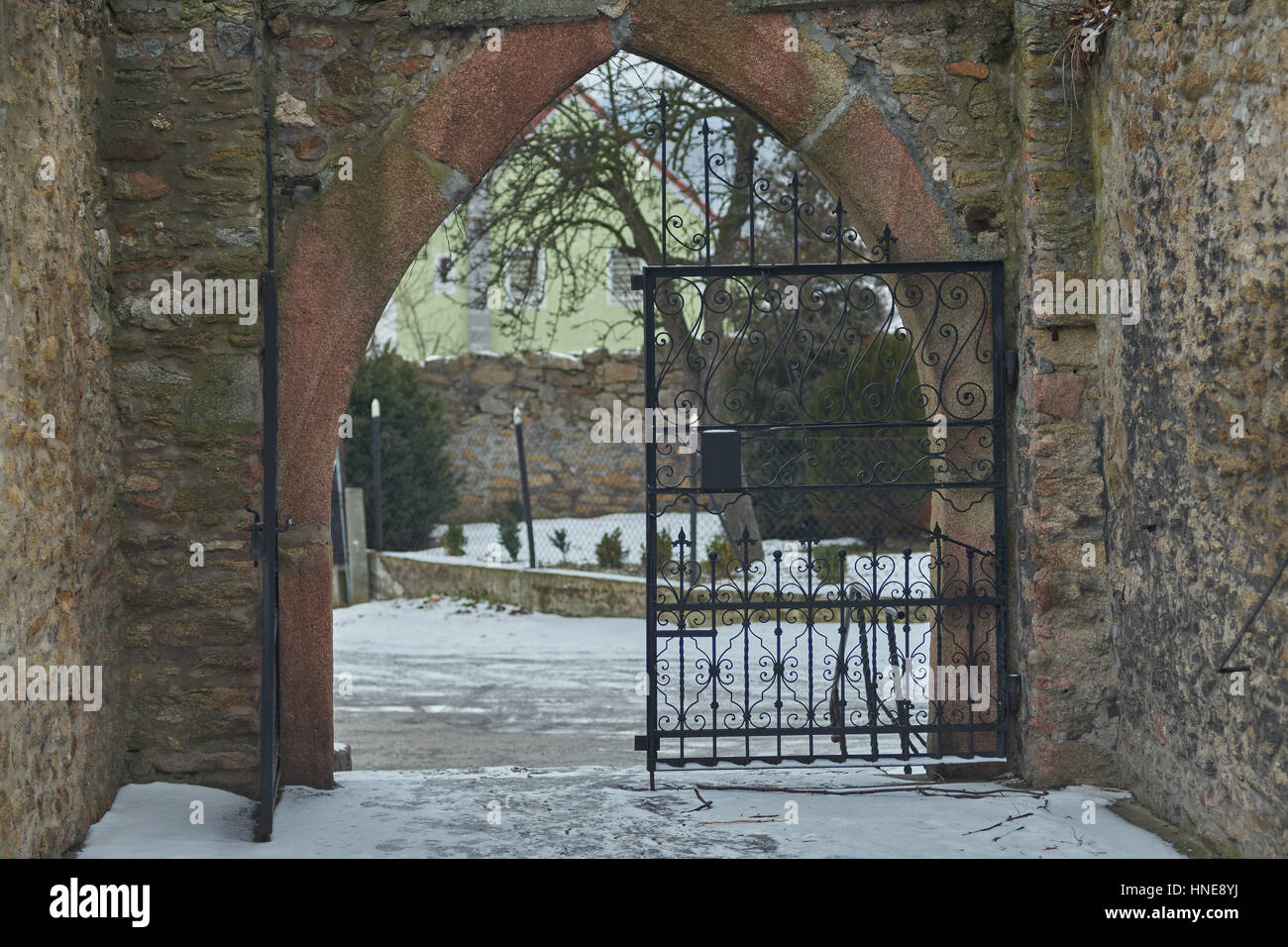 Gothic gate to cemetery hi-res stock photography and images - Alamy