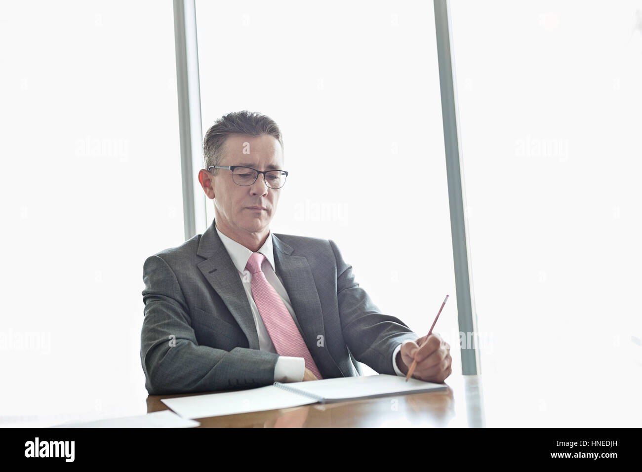 Writing at table hi-res stock photography and images - Alamy