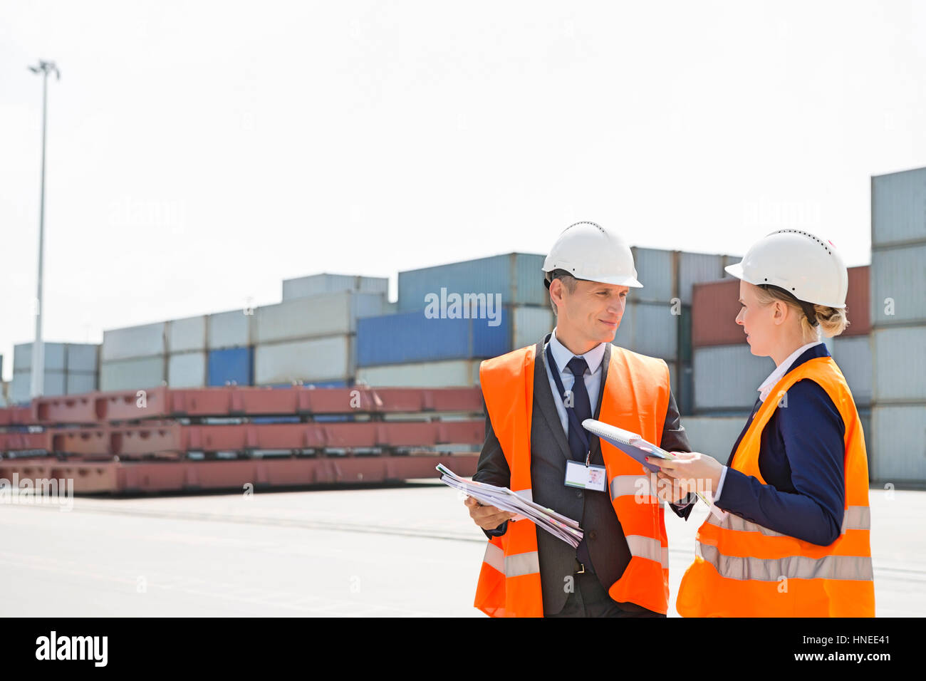 Women shipyard workers hi-res stock photography and images - Alamy