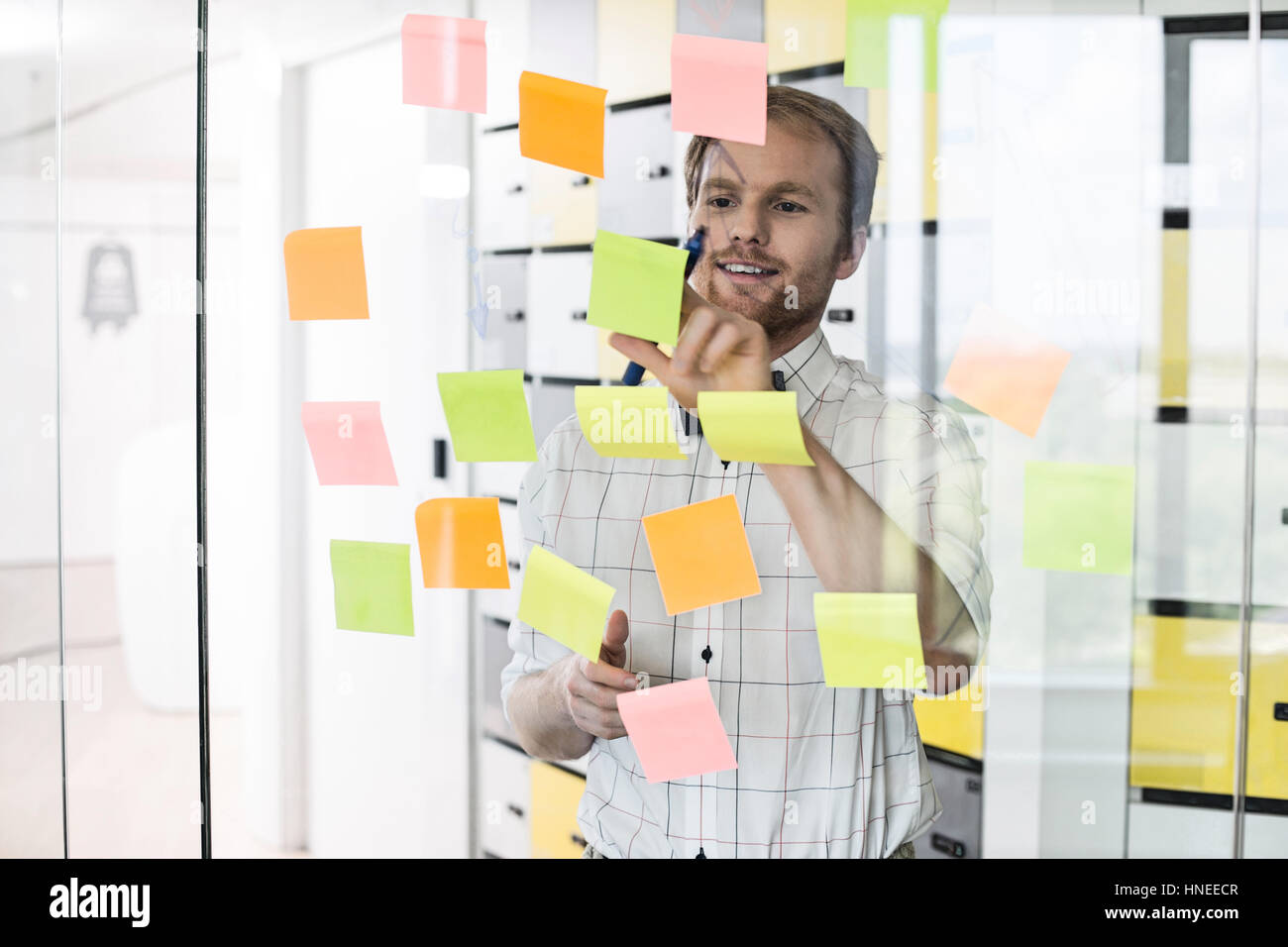 Paper stuck to wall hi-res stock photography and images - Alamy