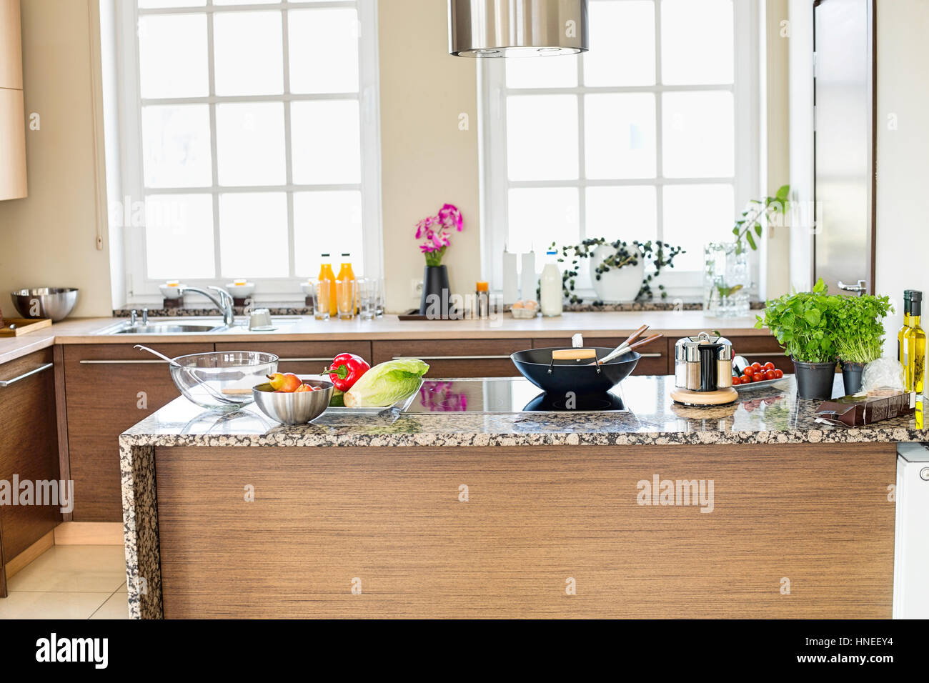 Kitchen cookware hi-res stock photography and images - Alamy