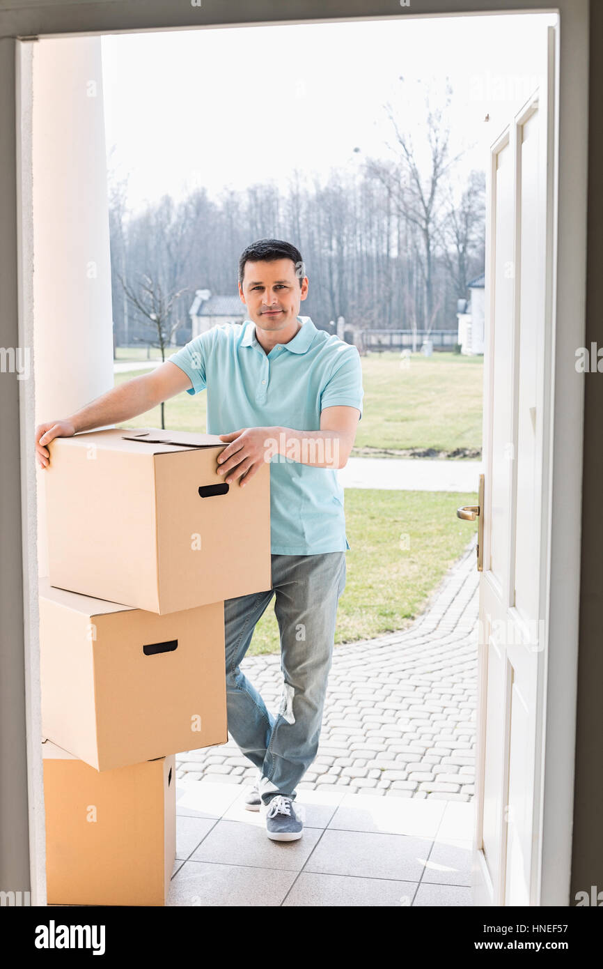 Stacked cardboard boxes hi-res stock photography and images - Alamy