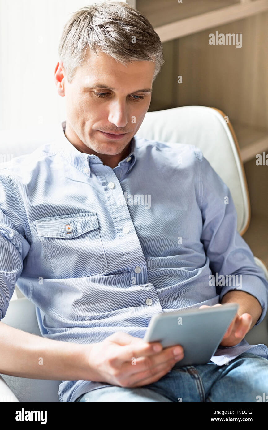 Middle aged internet hi-res stock photography and images - Alamy