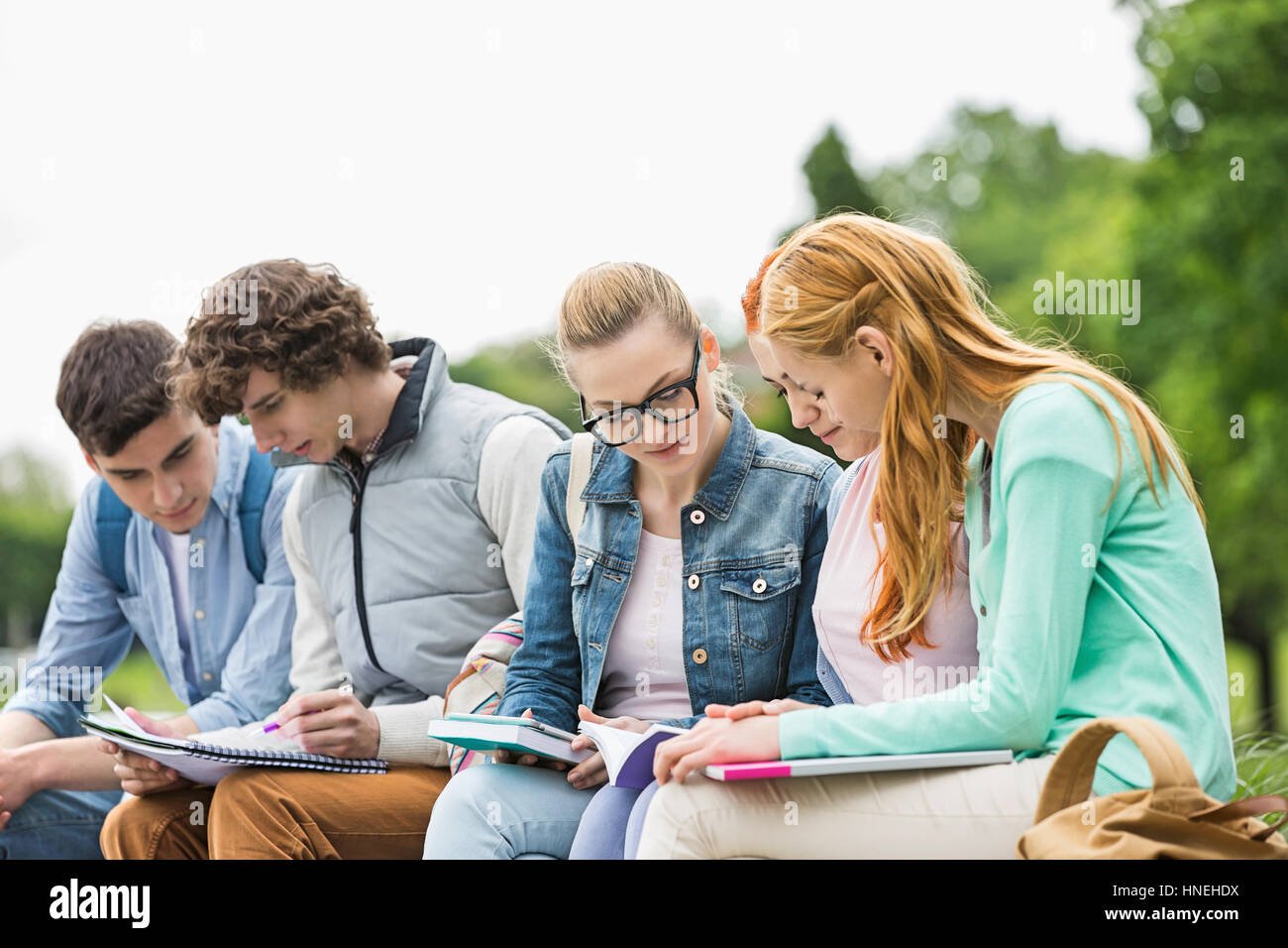 Students in park hi-res stock photography and images - Alamy