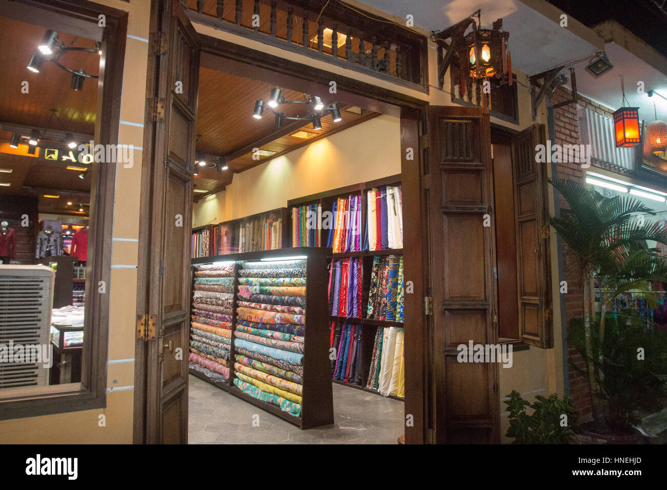 Vietnamese store hi-res stock photography and images - Alamy