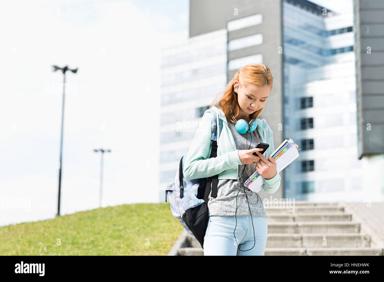 College student using cell phone hi-res stock photography and images ...
