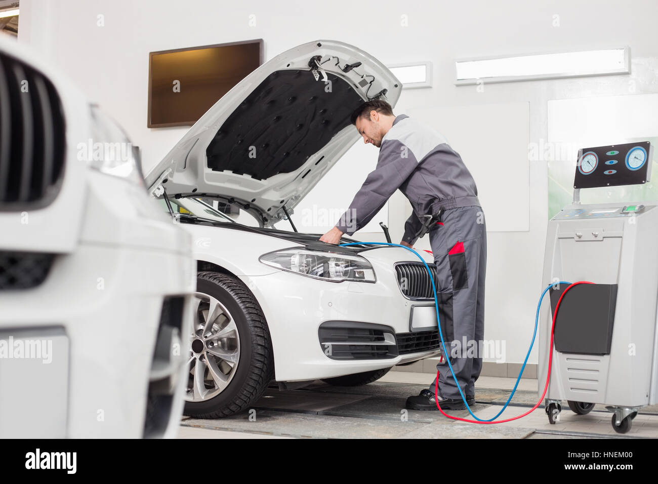 Full repair hi-res stock photography and images - Alamy