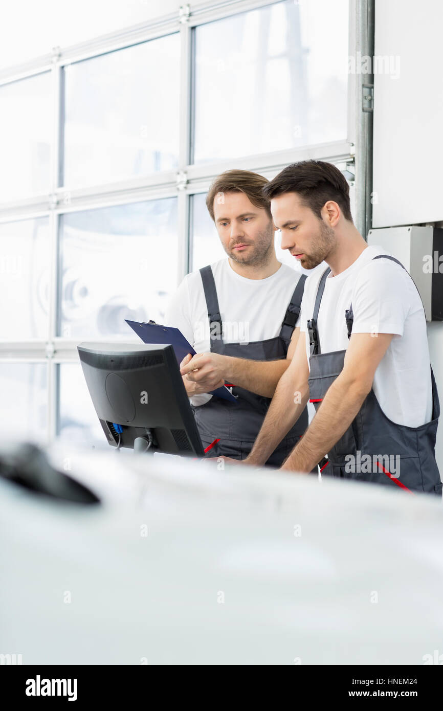 Shop workers hi-res stock photography and images - Alamy
