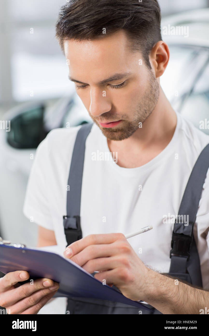 Mechanic writing on clipboard hi-res stock photography and images - Alamy