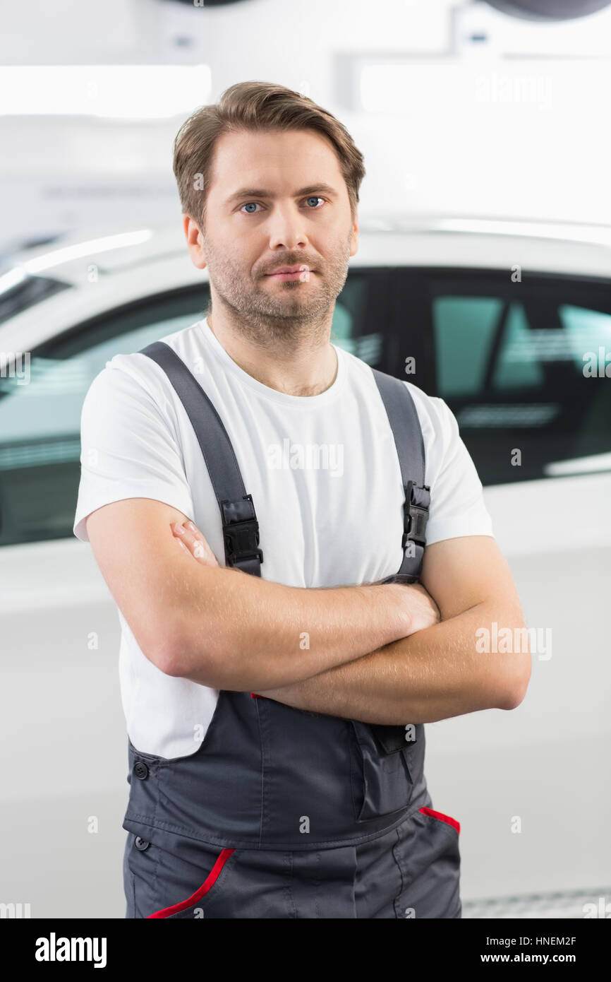Male mechanic hi-res stock photography and images - Alamy
