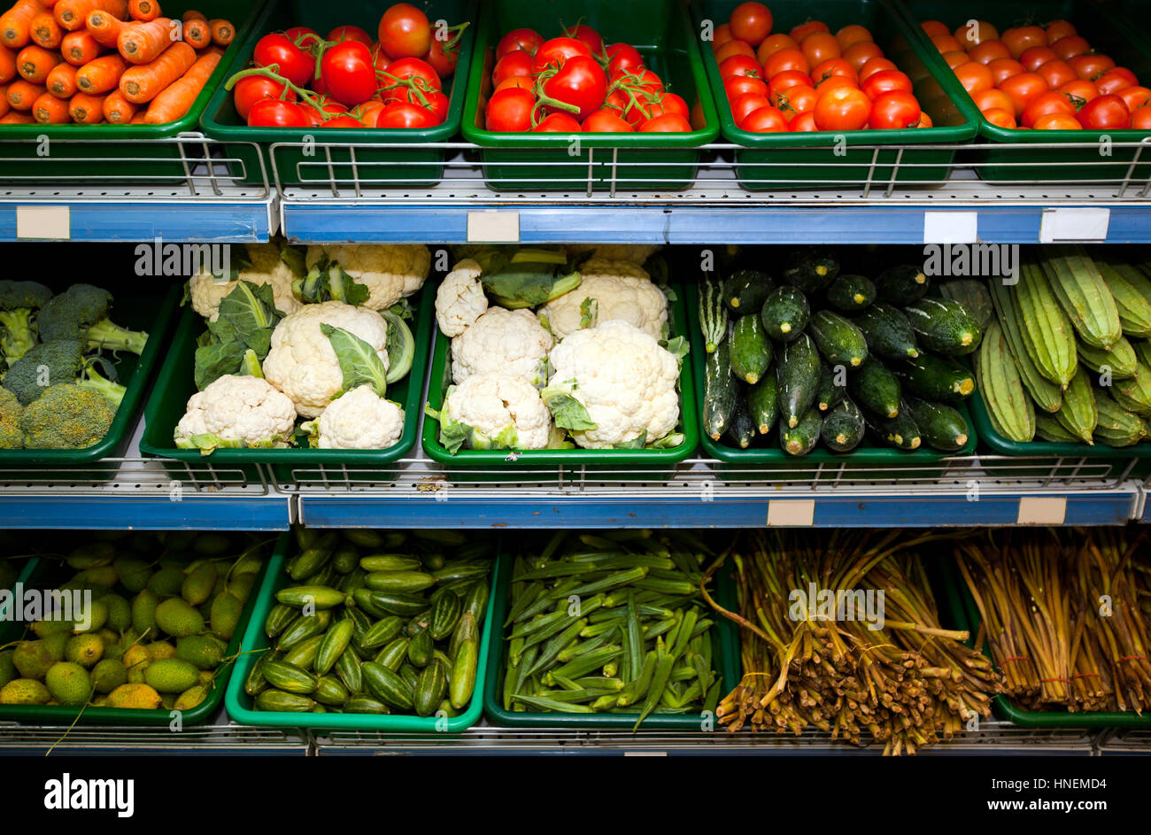 Vegetables supermarket uk hi-res stock photography and images - Alamy