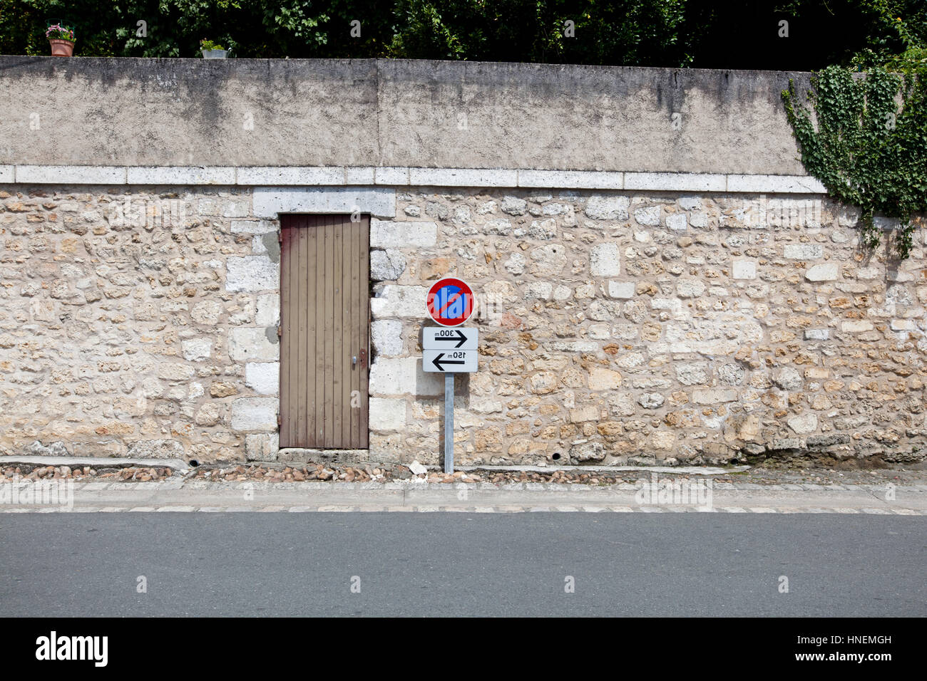 No parking sign against stone wall angouleme hi-res stock photography ...