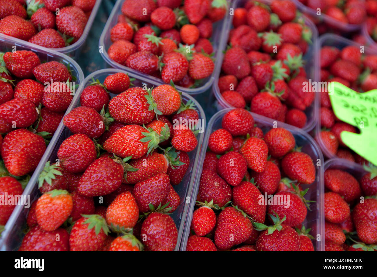 Strawberries in container hi-res stock photography and images - Alamy