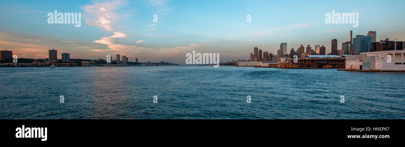 Pier 90 Hudson River Park New York skyline landscape Stock Photo - Alamy