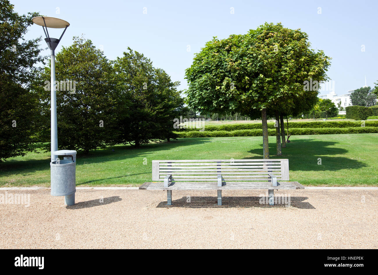 Wooden bench in London Park Stock Photo - Alamy