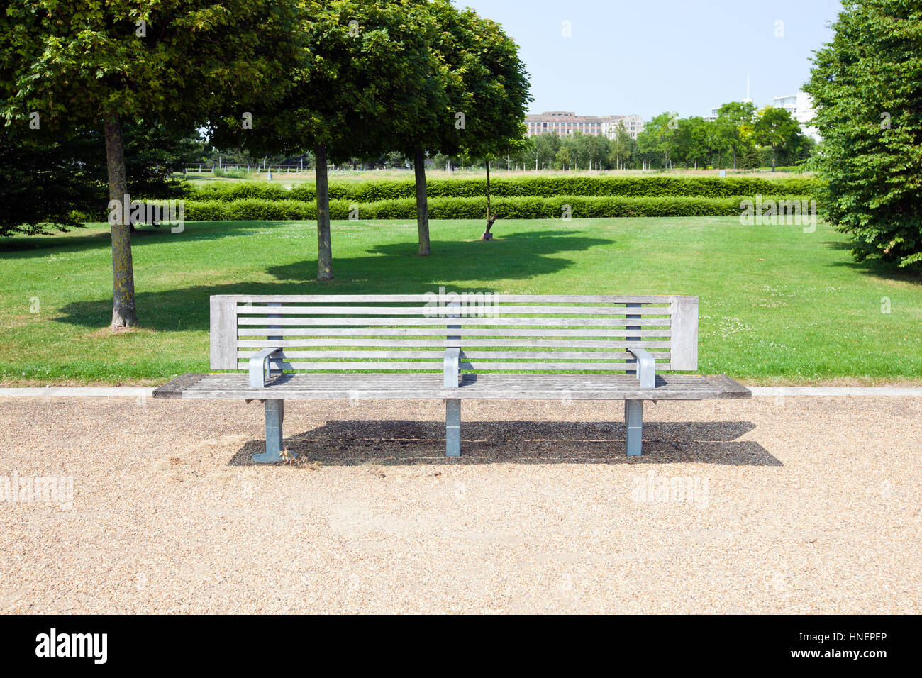 Wooden bench in London Park Stock Photo - Alamy