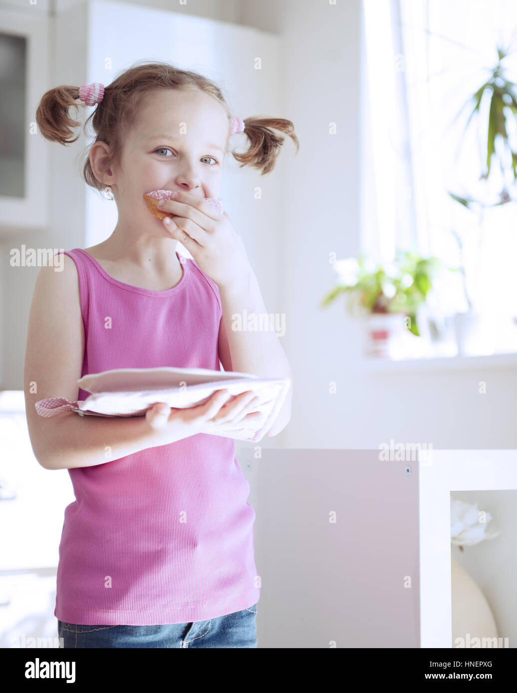 Young girl eating food hi-res stock photography and images - Alamy