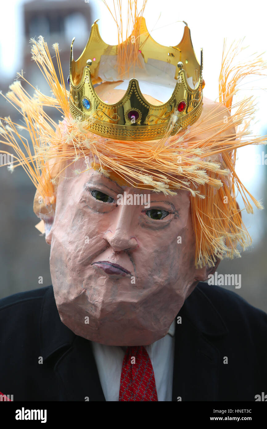 Targeted paper hi-res stock photography and images - Alamy