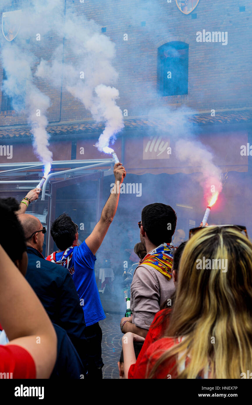 People celebrating winning the Palio de Ferrara Stock Photo - Alamy