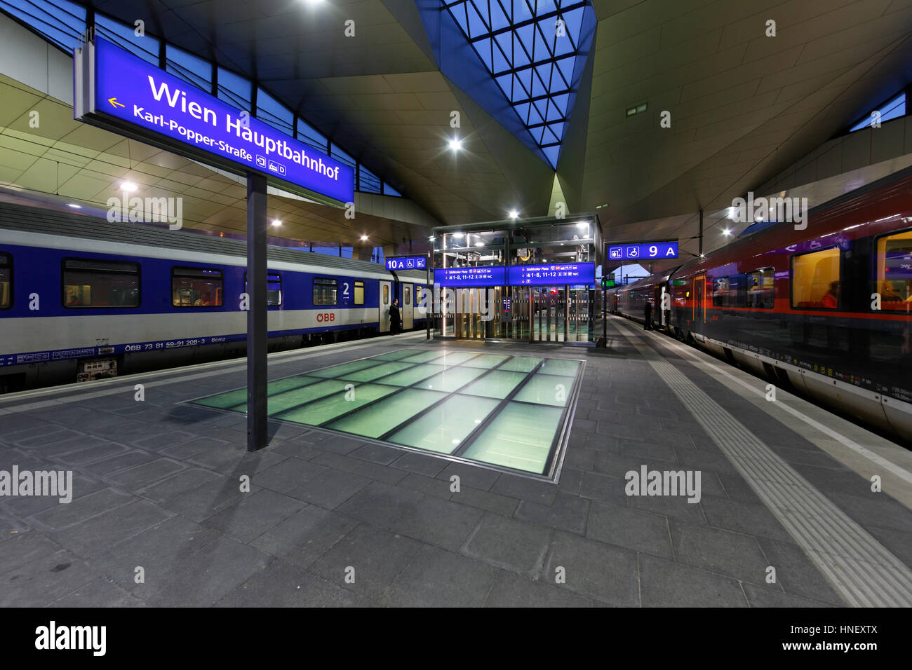 Vienna Train Station Stock Photos & Vienna Train Station Stock Images ...