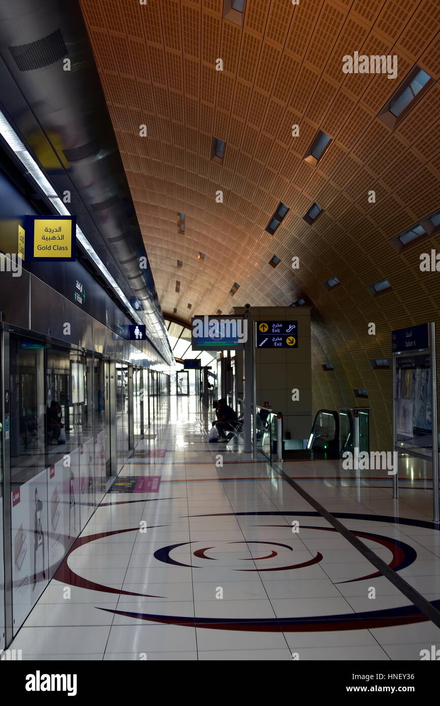 Dubai metro map hi-res stock photography and images - Alamy