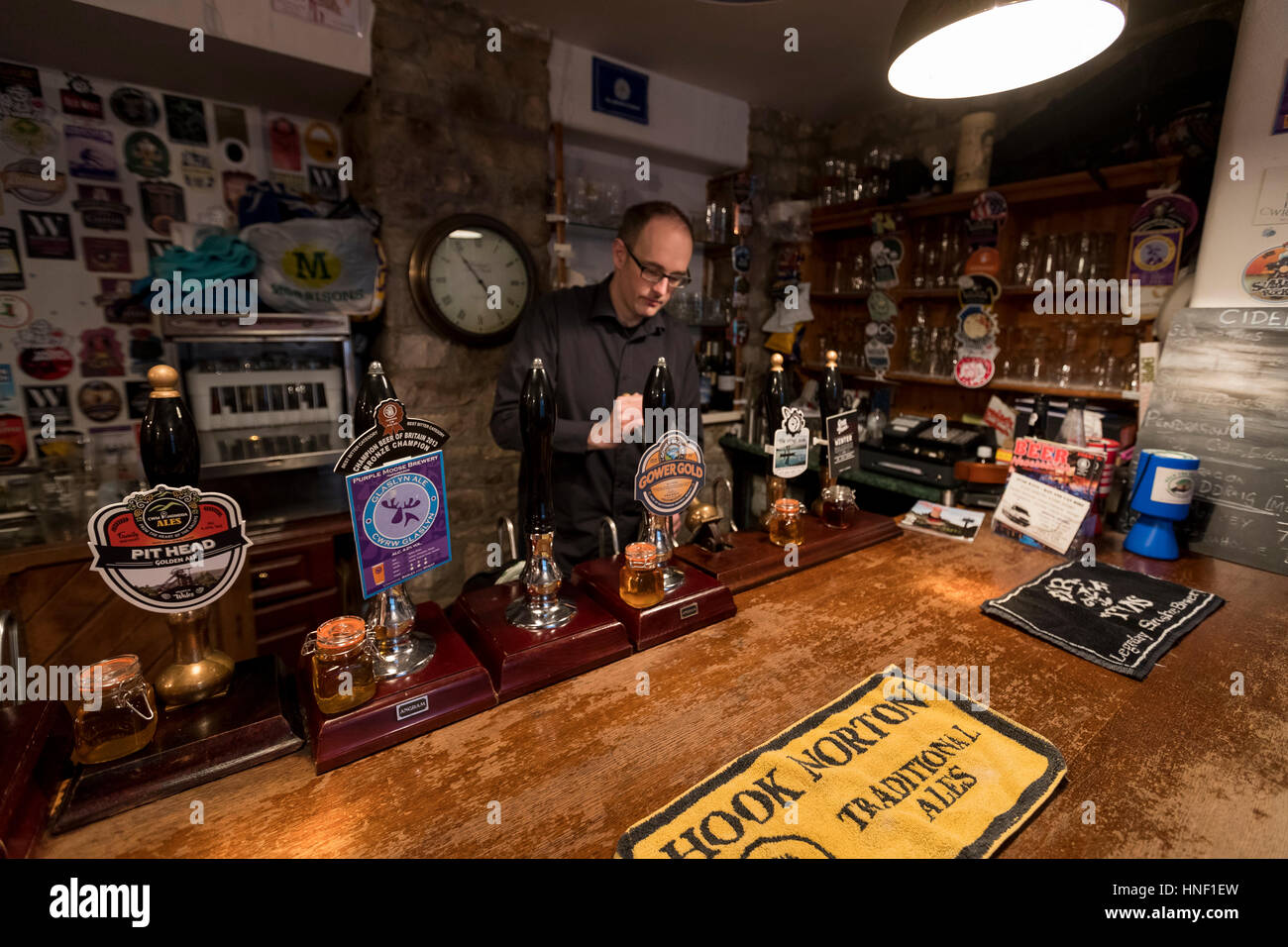 Queens Head micro pub interior. Chepstow, Wales Stock Photo - Alamy