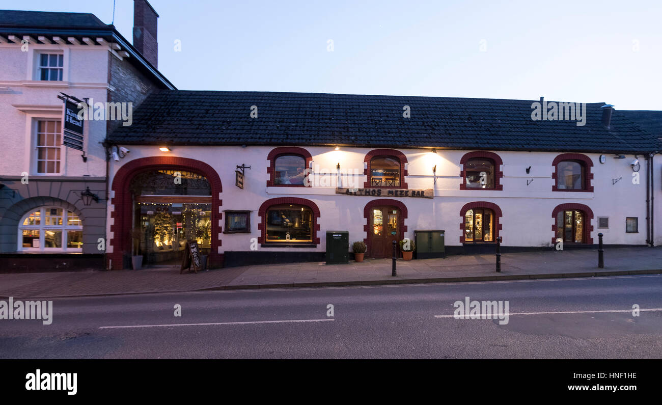 Chepstow, Wales. Borders town beside the River Wye. The Kings Head pub ...