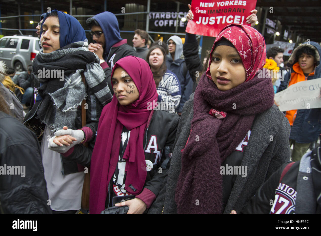 Signs against usa immigration policies hi-res stock photography and ...