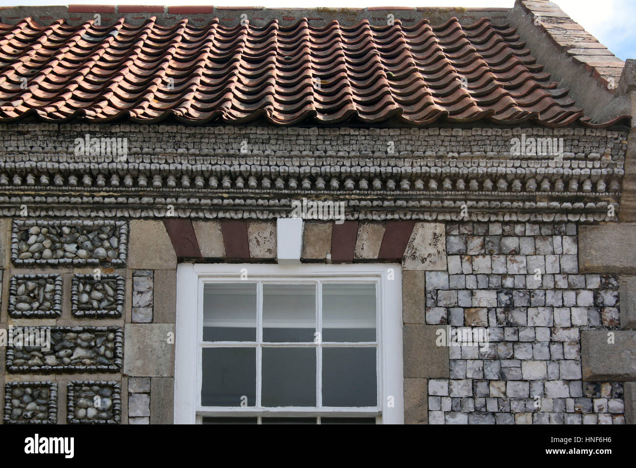 Knapped flint wall hi-res stock photography and images - Alamy