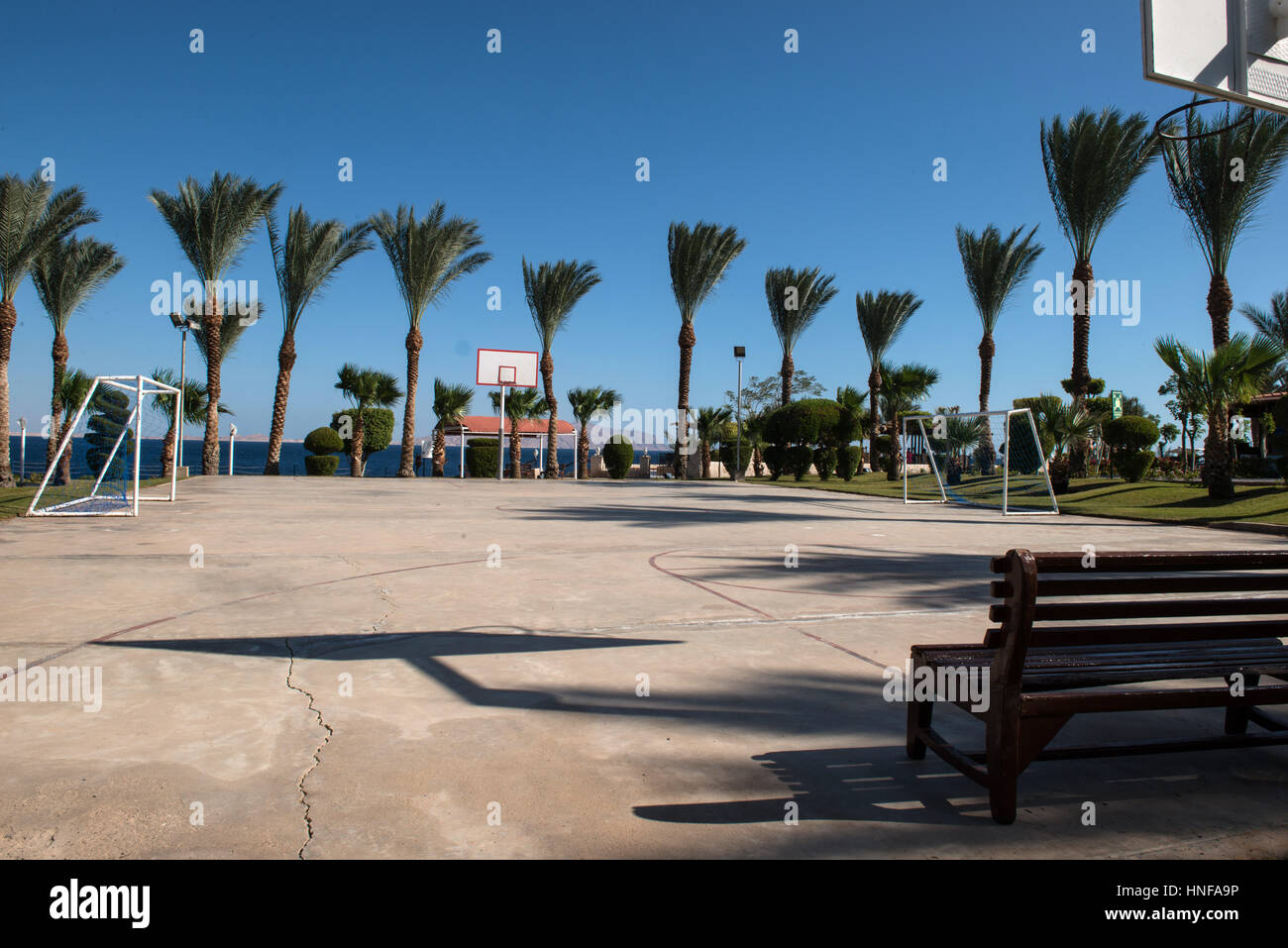 Outdoor basketball hoop beach hi-res stock photography and images - Alamy