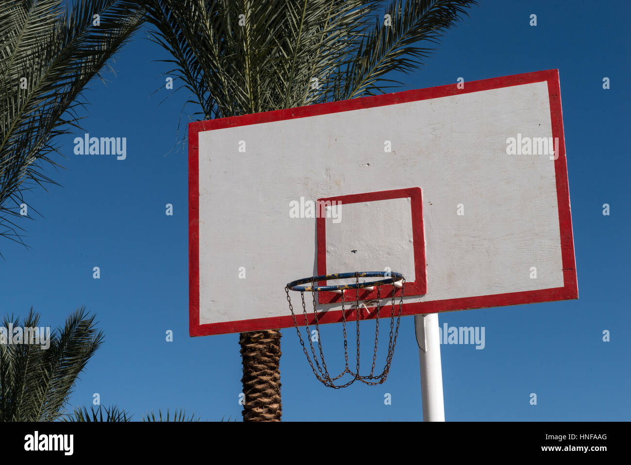 Outdoor basketball hoop beach hi-res stock photography and images - Alamy