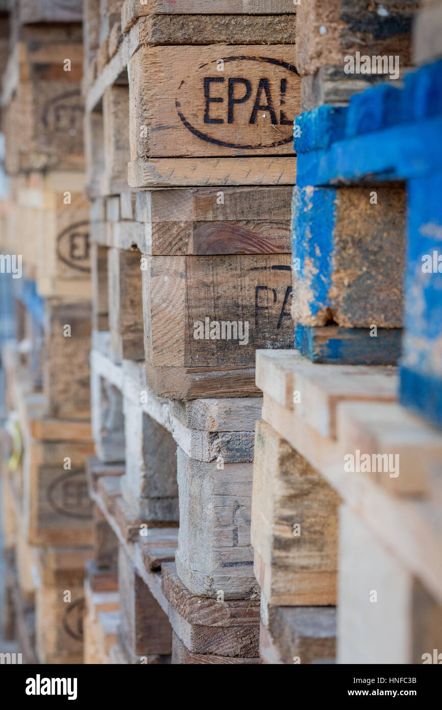 Blue wood pallet hi-res stock photography and images - Alamy