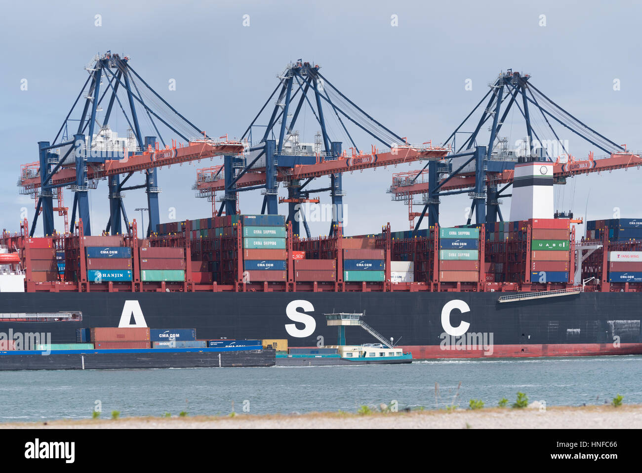 United arab shipping company hi-res stock photography and images - Alamy