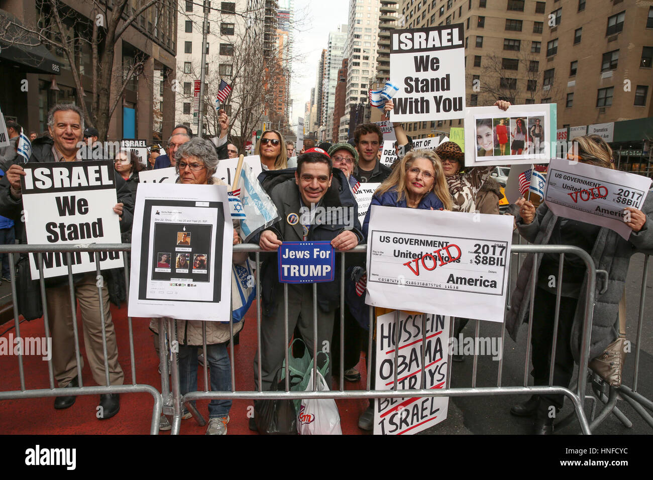 Thousands gather for 'We Stand United With Israel' sponsored by The ...