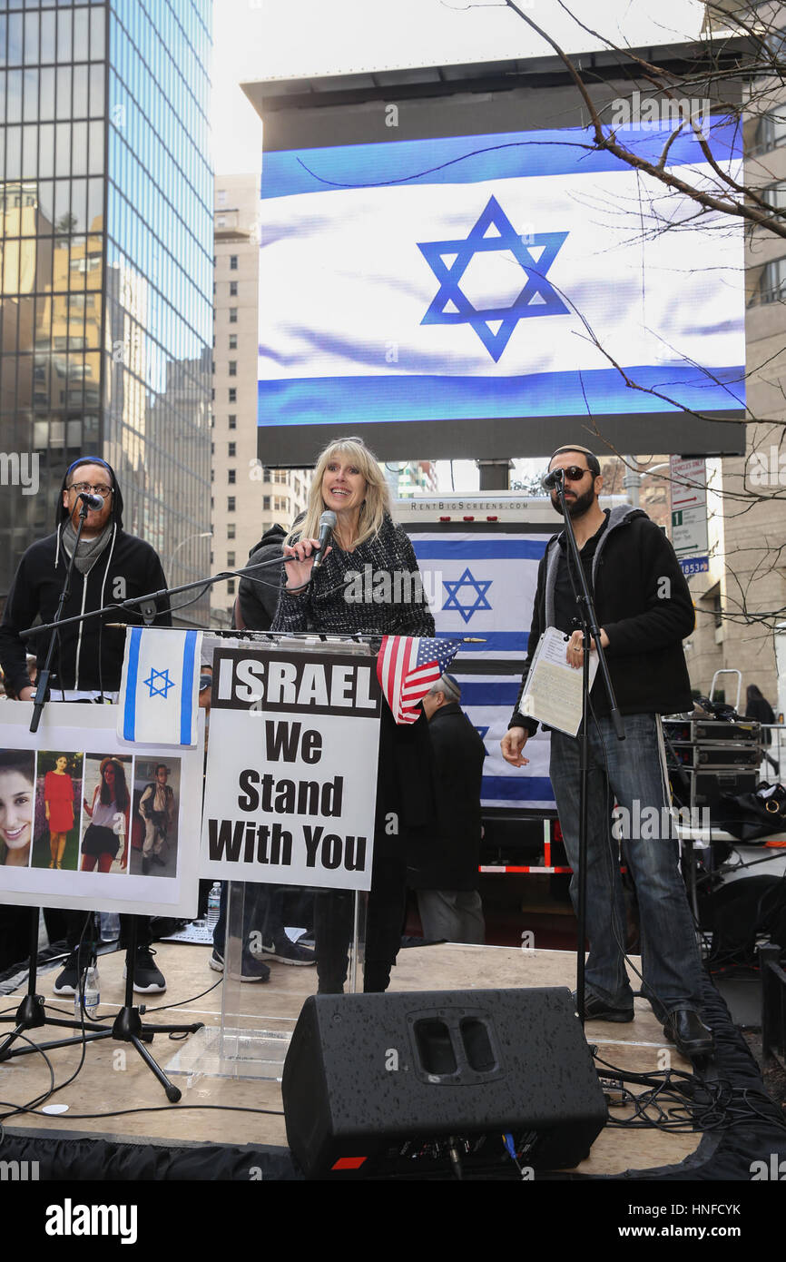 Thousands gather for 'We Stand United With Israel' sponsored by The ...