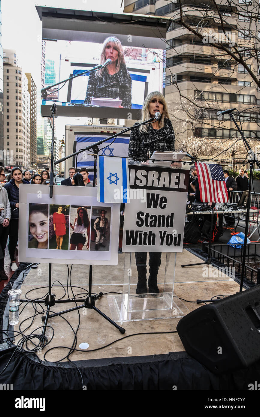 Thousands gather for 'We Stand United With Israel' sponsored by The ...